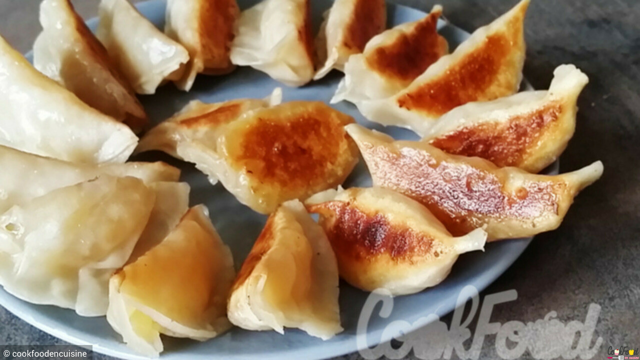 Gyozas au porc (ou raviolis grillés japonais) - Cookfoodencuisine.com